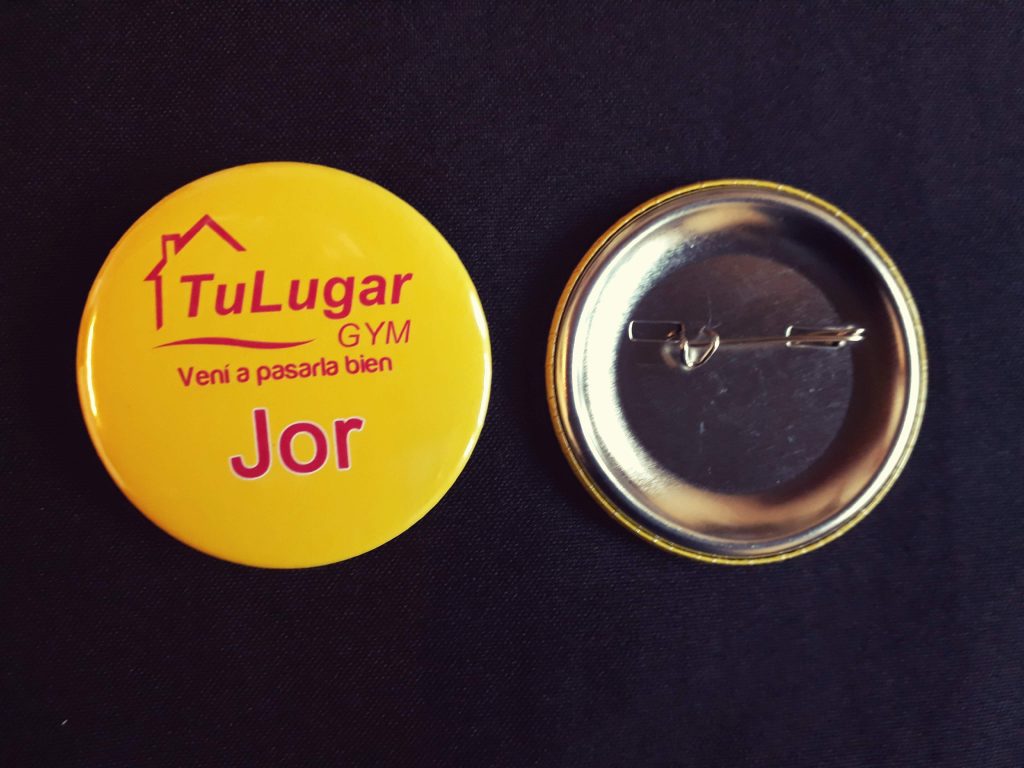 Pin prendedor personalizado con logo o imagen ⋆ Like.uy